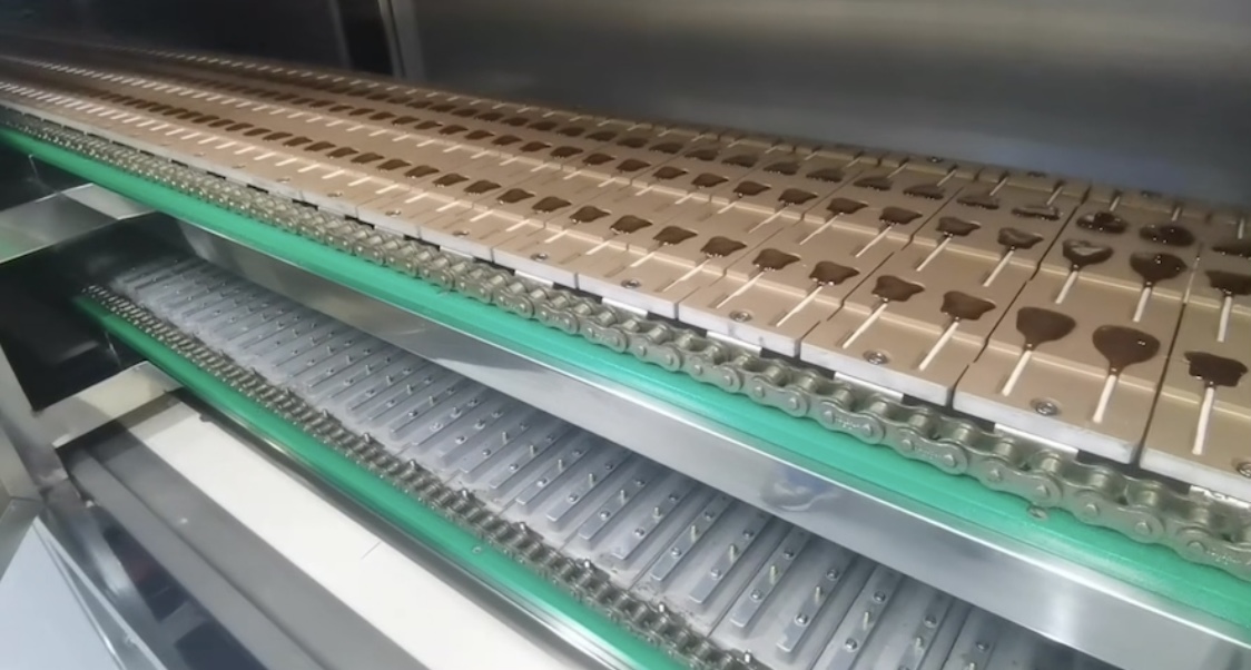 Go to the United States to debug equipment——lollipop production line ...